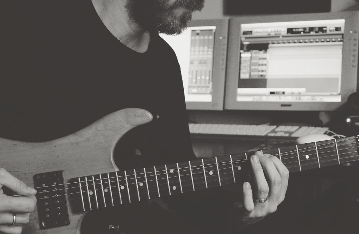 Guitar & Bass Guitar Lessons Across Surrey – K Gunner Guitar